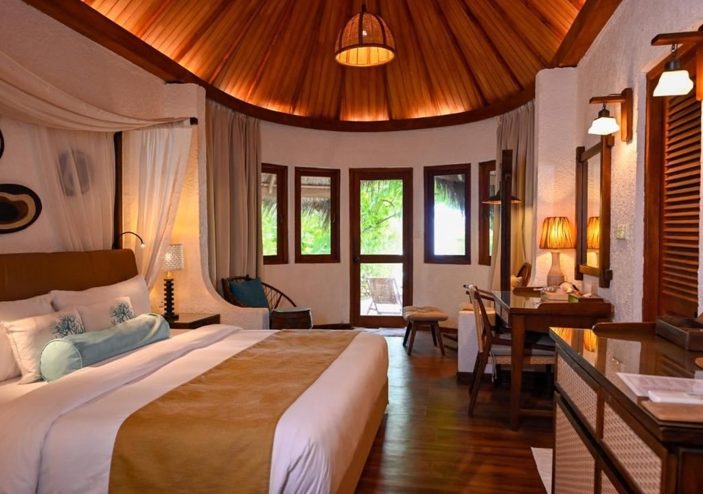 MAKUNUDU ISLAND | Coral Travel